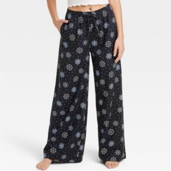 Colsie | Intimates & Sleepwear | Colsie Pajama Pants Snowflakes | Poshmark